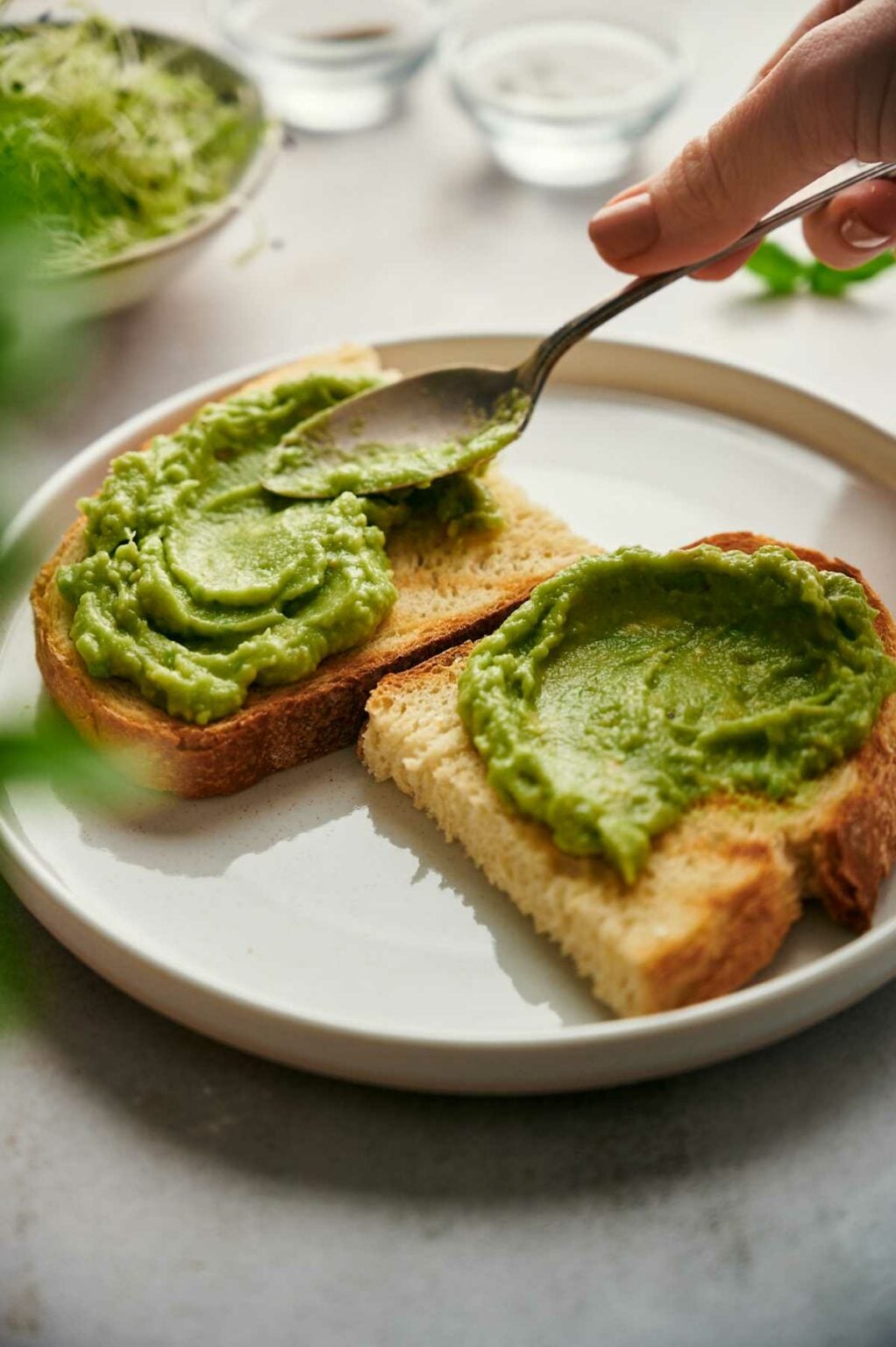 Easy Vegan Avocado Toast – Nutriciously